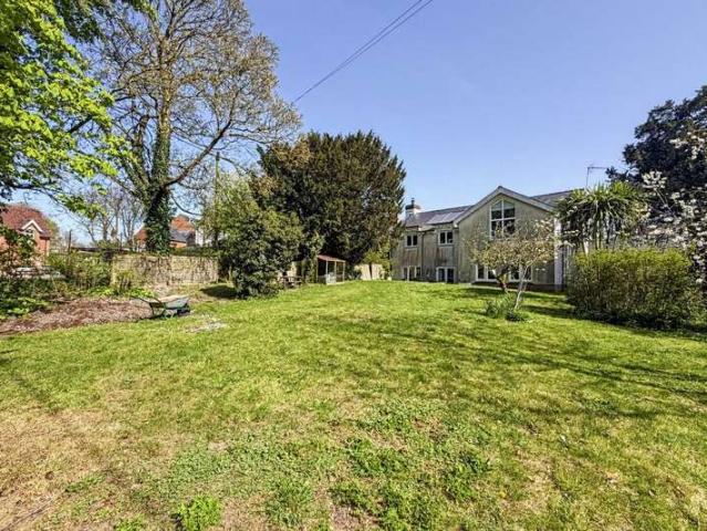 4 Bedroom Detached House