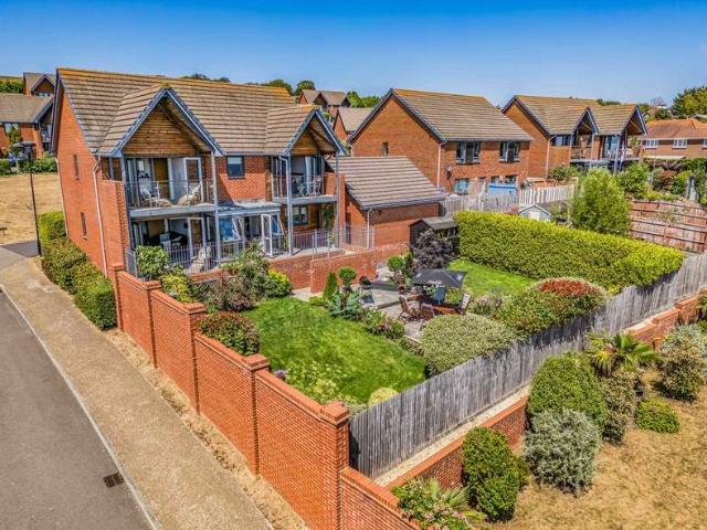 4 Bedroom Detached House