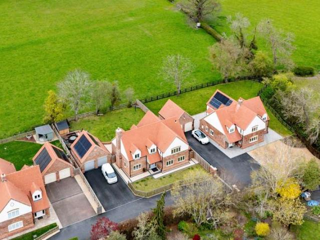 4 Bedroom Detached House