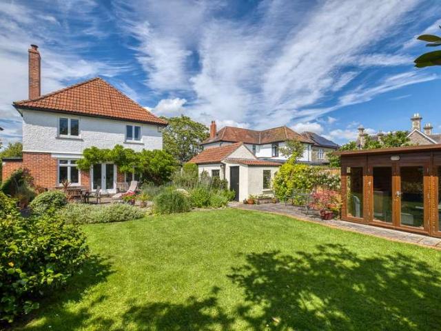 4 Bedroom Detached House