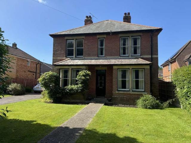 4 Bedroom Detached House