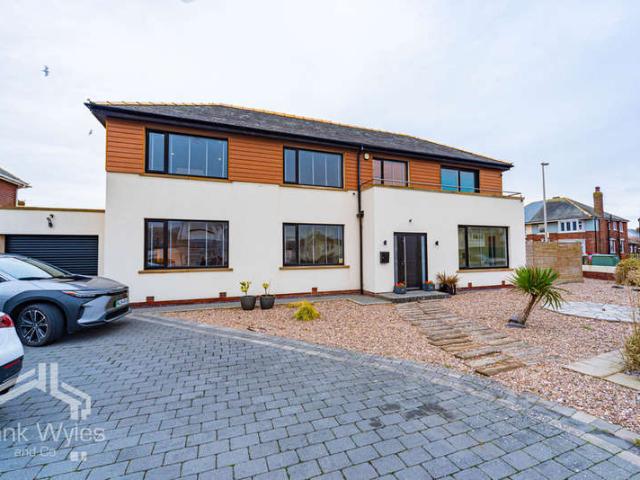 5 Bedroom Detached House