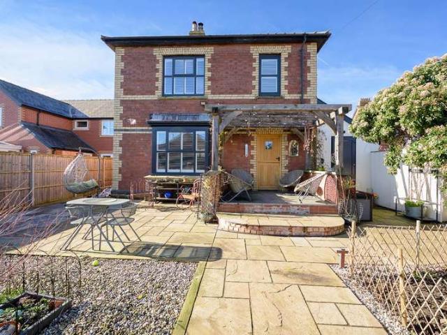 4 Bedroom Detached House