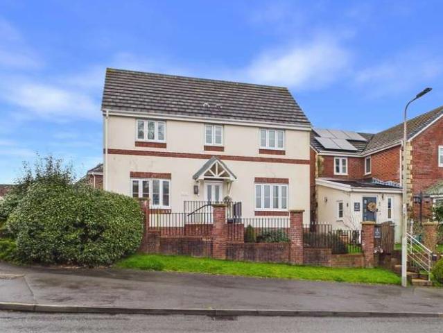 4 Bedroom Detached House