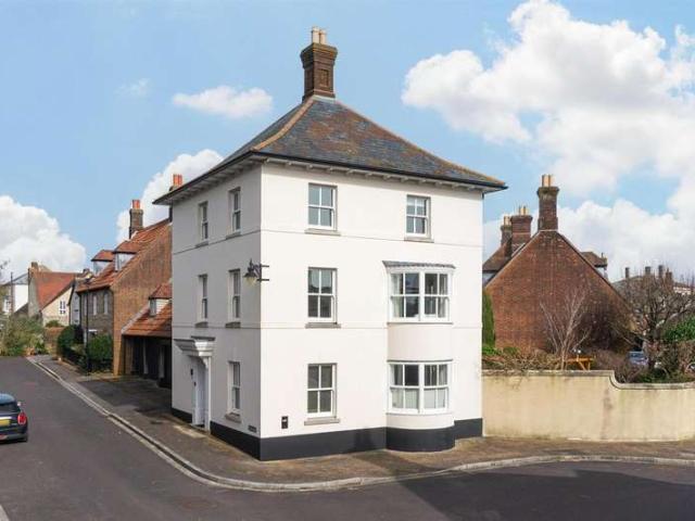 4 Bedroom Detached House