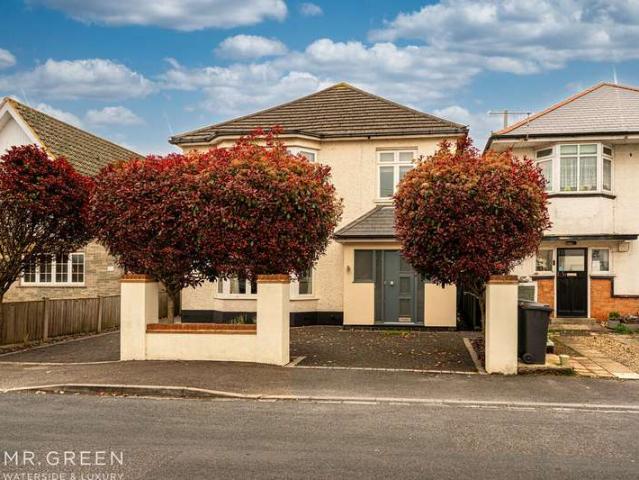 4 Bedroom Detached House