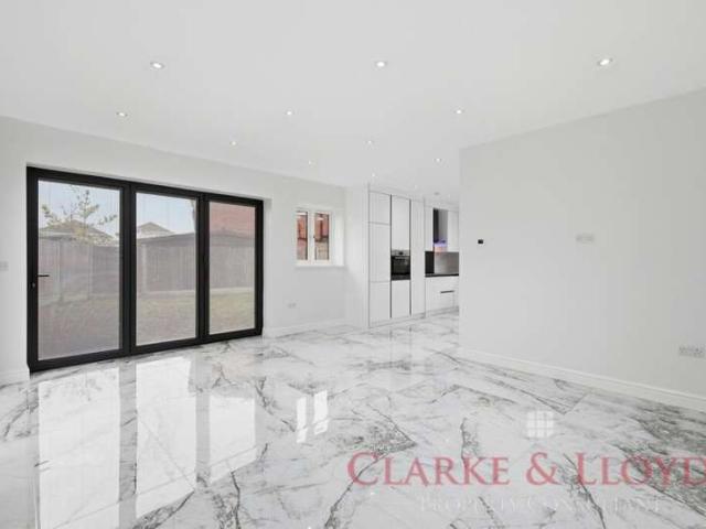 4 Bedroom Detached House