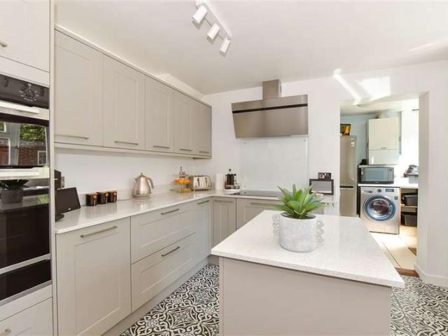 4 Bedroom Detached House