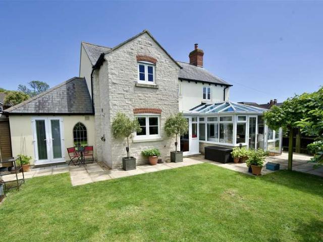 4 Bedroom Detached House