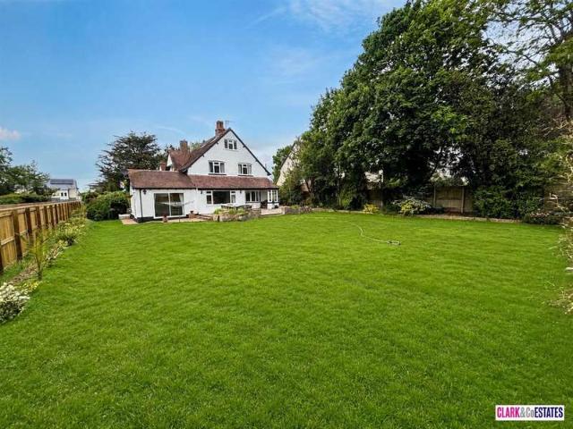 4 Bedroom Detached House