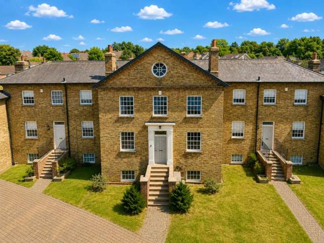 4 Bedroom Terraced House