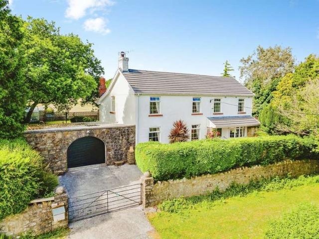 4 Bedroom Detached House