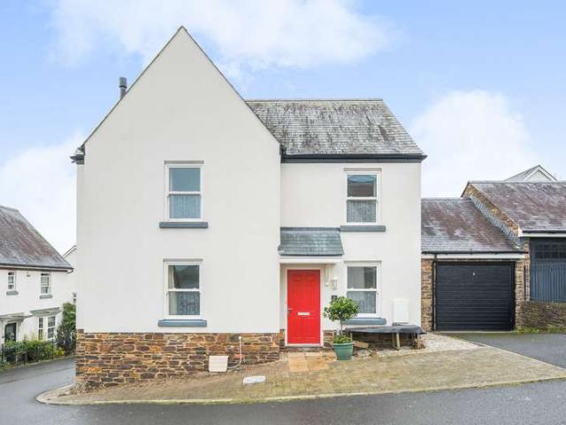 4 Bedroom Detached House