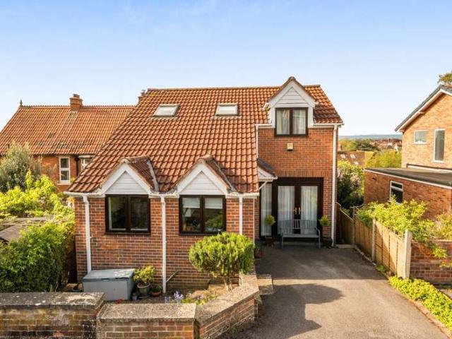 4 Bedroom Detached House