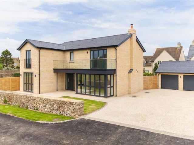 4 Bedroom Detached House