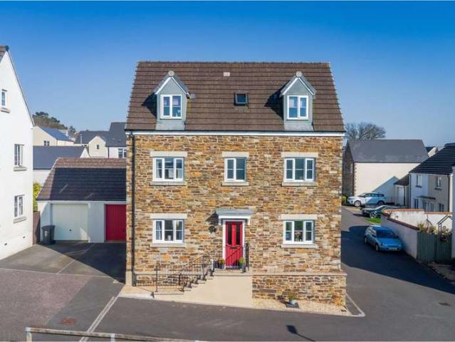 4 Bedroom Detached House
