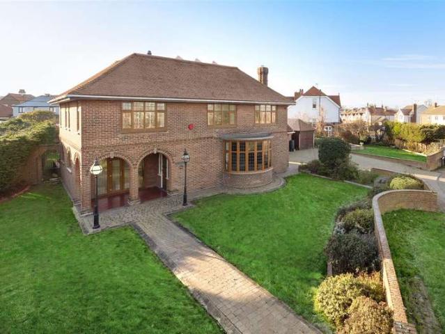 4 Bedroom Detached House