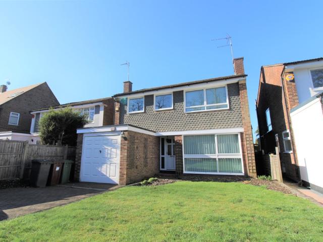 4 bedroom Detached house for let