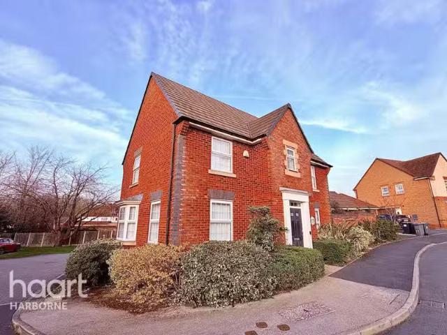 4 bedroom detached house for rent in 21 Perrott Way, Harborne.