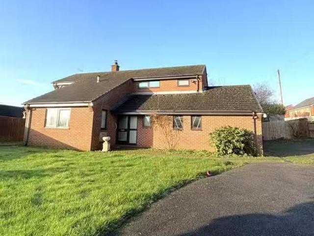 4 bedroom detached house for rent in Cotmanhay Road, Holy Trin.
