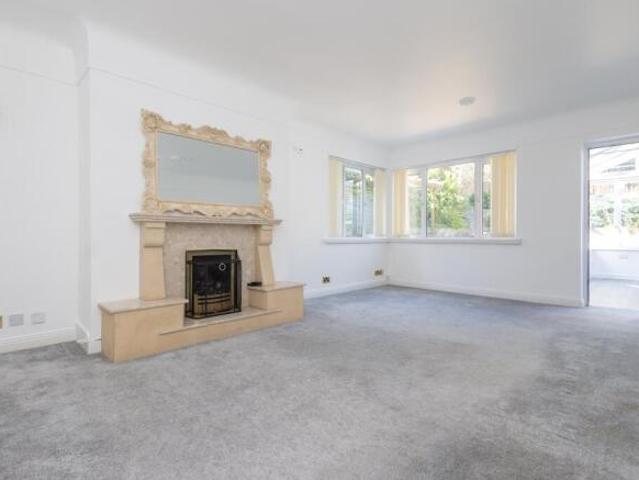 4 bedroom detached house for rent in Compton Avenue, Poole, BH14