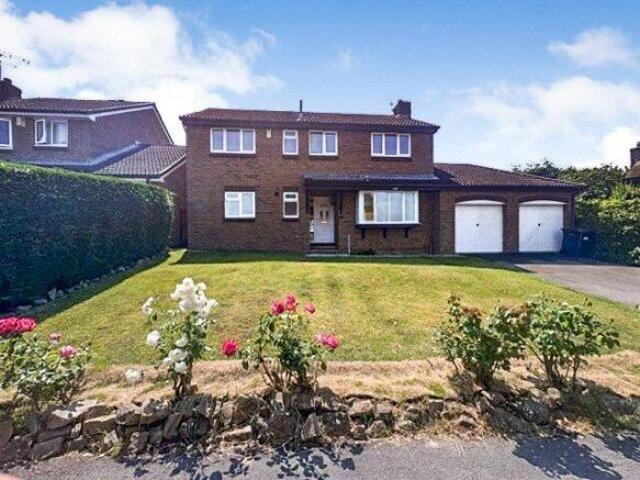 4 bedroom detached house for rent in Cornel Rise, Harrogate, North Yorkshire, HG3