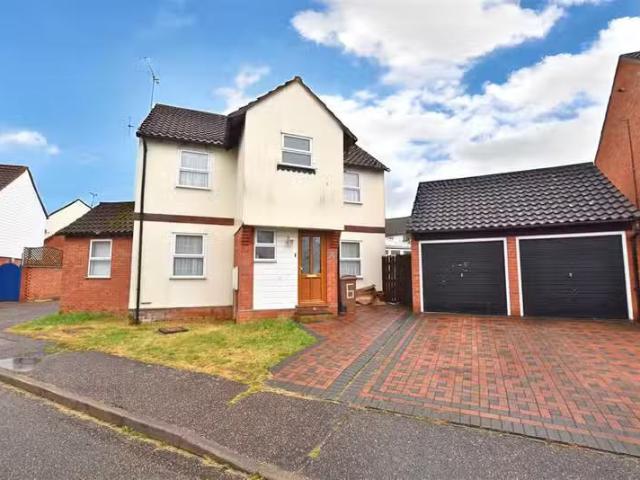 4 bedroom detached house for rent in Cornish Grove, South Wood.
