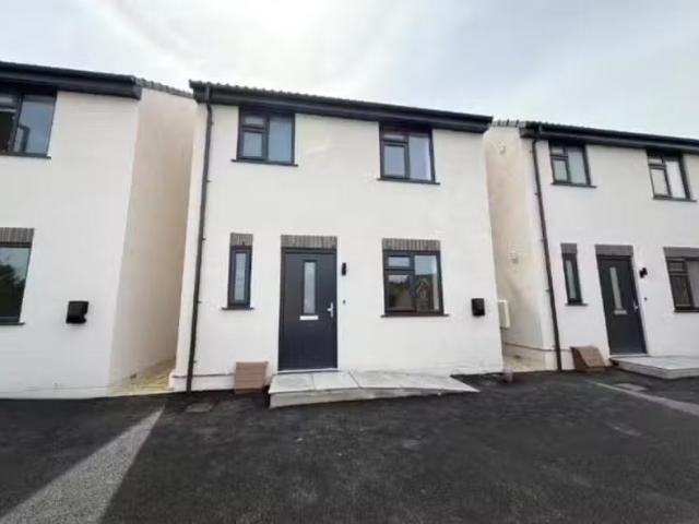 4 bedroom detached house for rent in Cade Close, Kingswood, Br.