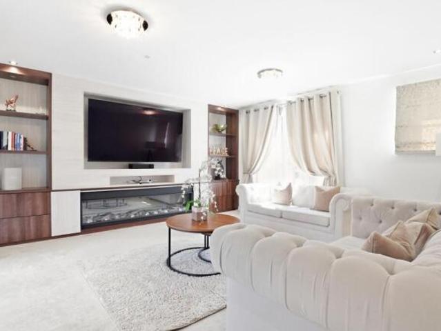 4 bedroom detached house for rent in Calshot Drive, Kingsmead, MK4