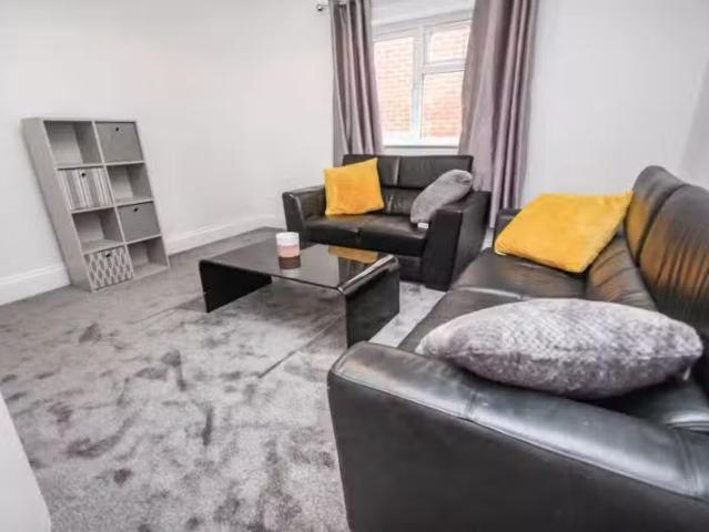 4 bedroom detached house for rent in Cardigan Road, Winton, BH9
