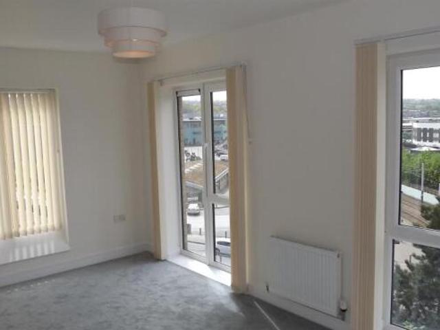 4 bedroom detached house for rent in Castle Croft Drive, S2