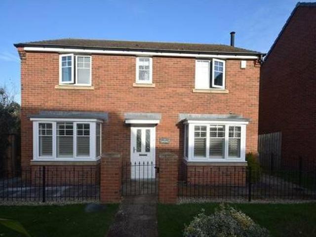 4 bedroom detached house for rent in Castle Drive Seahouses Northumberland NE68