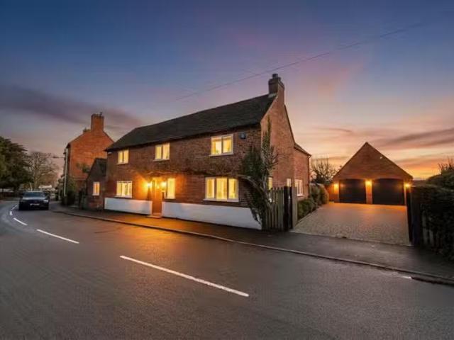4 bedroom detached house for rent in Church Lane, Middleton, B78