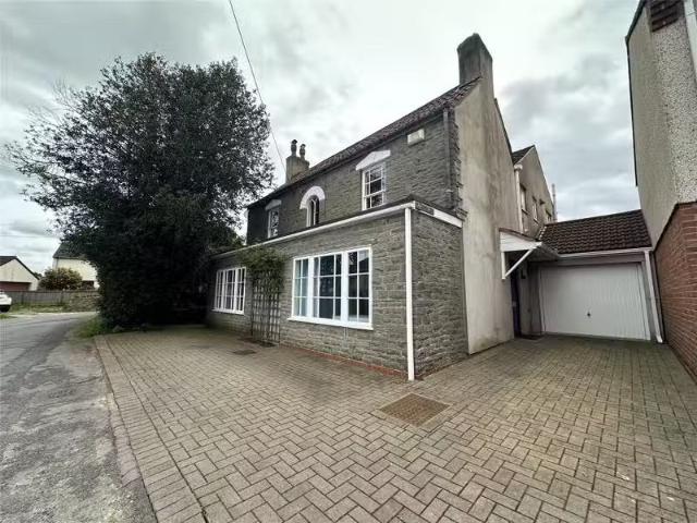 4 bedroom detached house for rent in Church Road, Winterbourne.