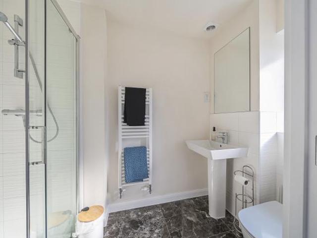 4 bedroom detached house for rent in Chaddington Strand, Swindon, SN1