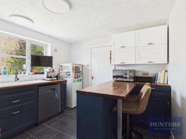 4 bedroom detached house for rent in Chalford Avenue, The Reddings, Cheltenham, GL51