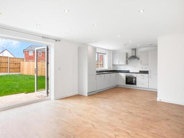 4 bedroom detached house for rent in Chandos Drive, Derby, Derbyshire, DE22