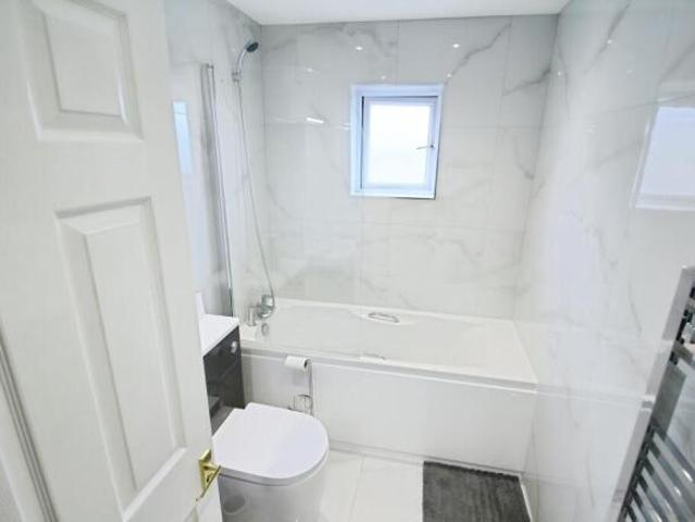 4 bedroom detached house for rent in Charndon Close, Bramingham, Luton, LU3
