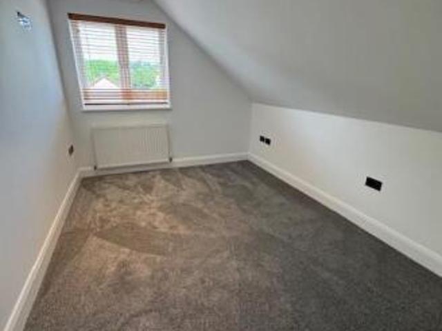 4 bedroom detached house for rent in Cheam Road, Broadstone, BH18