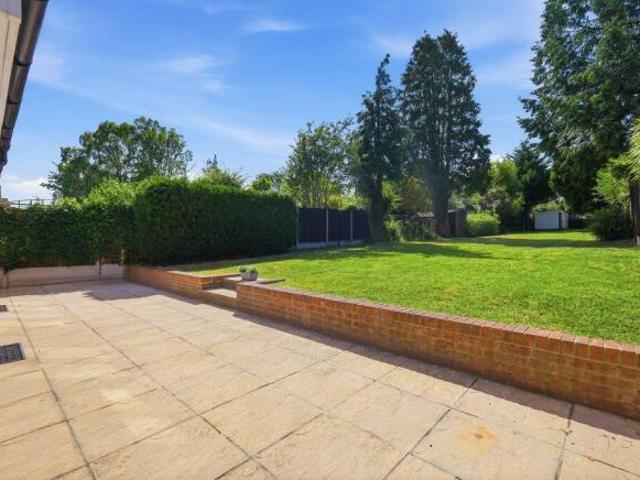 4 bedroom detached house for rent in Chelmsford Road, Brentwood, CM15
