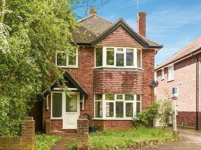 4 bedroom detached house for rent in Cleveland Road Uxbridge UB8