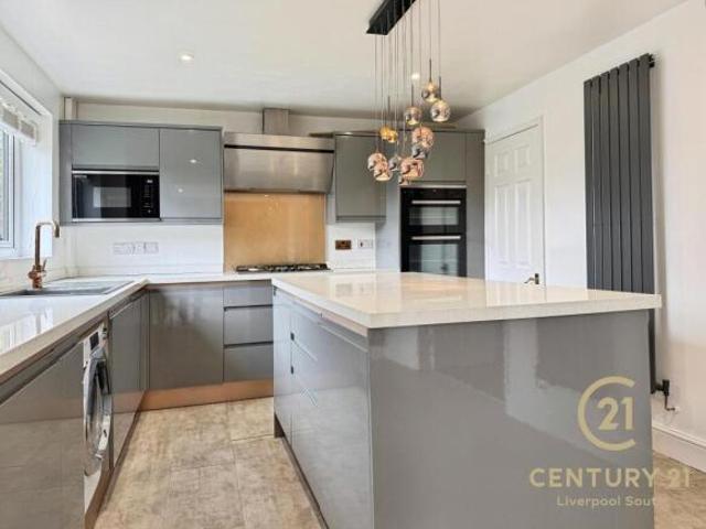 4 bedroom detached house for rent in Clifton Avenue, Halewood, Liverpool, L26