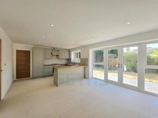 4 bedroom detached house for rent in Crofters Drive, Thurncourt, Leicester, LE5