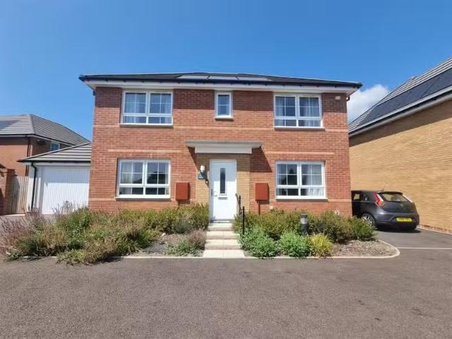4 bedroom detached house for rent in Cross Keys, Berry Hill, C.