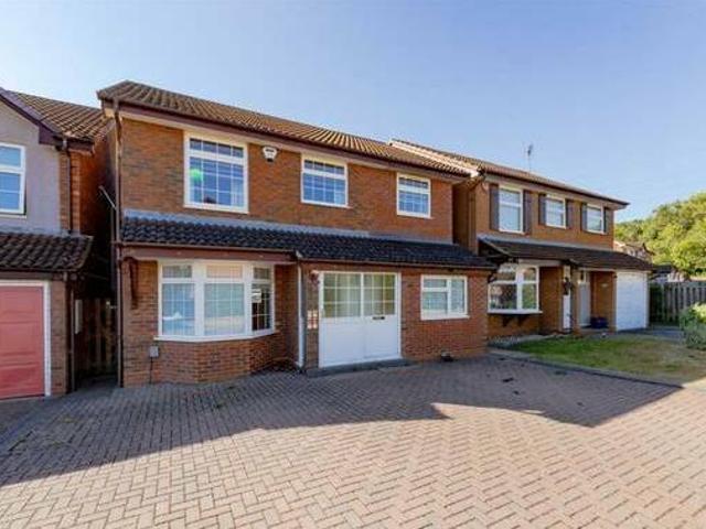 4 bedroom detached house for rent in Ames Close Luton LU3