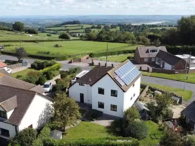 4 bedroom detached house for rent in Abbots Road, Cinderford.