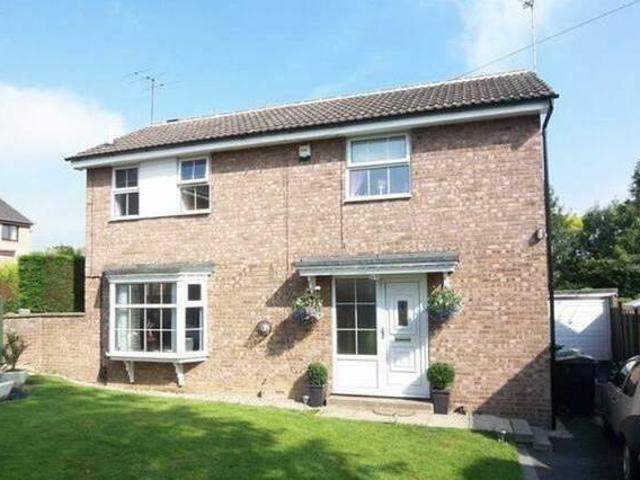 4 bedroom detached house for rent in Adel Vale Adel Leeds LS16 8LF LS16