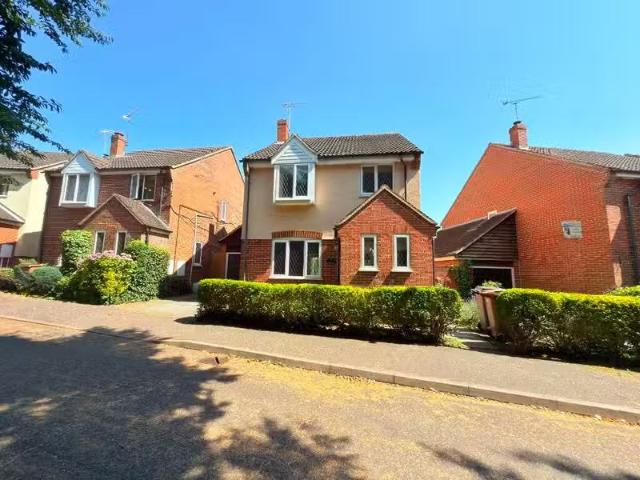 4 bedroom detached house for rent in Admirals Walk, Chelmsford.