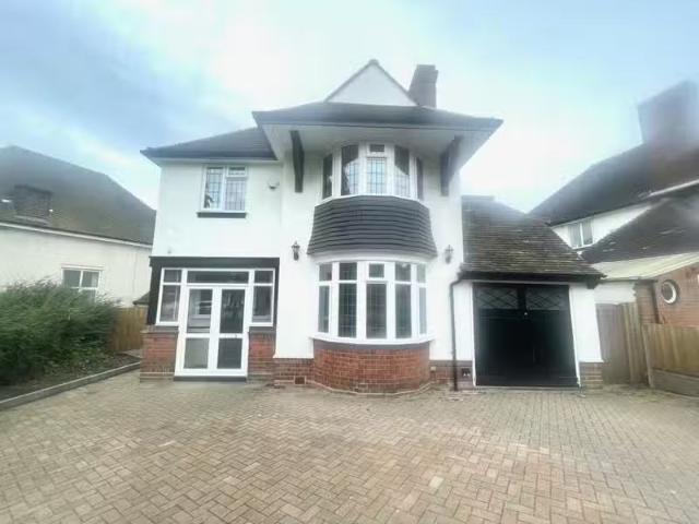 4 bedroom detached house for rent in Alcester Road, Moseley, B13