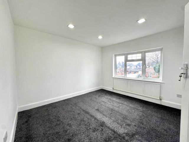 4 bedroom detached house for rent in Alleyn Park, Southall, Greater London, UB2